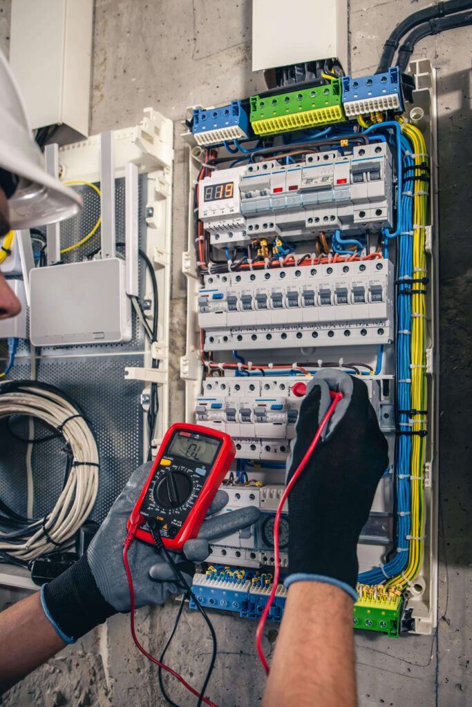 How To Become a Low Voltage Electrician in the UK | Studyhub